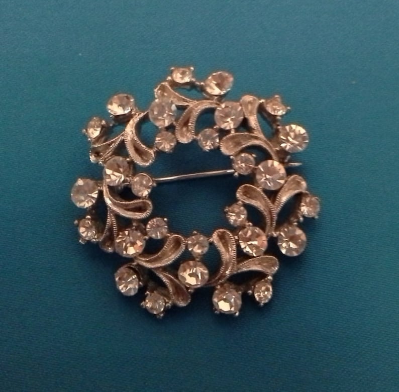 Vintage Round Brooch silver and Crystal - Etsy Ireland