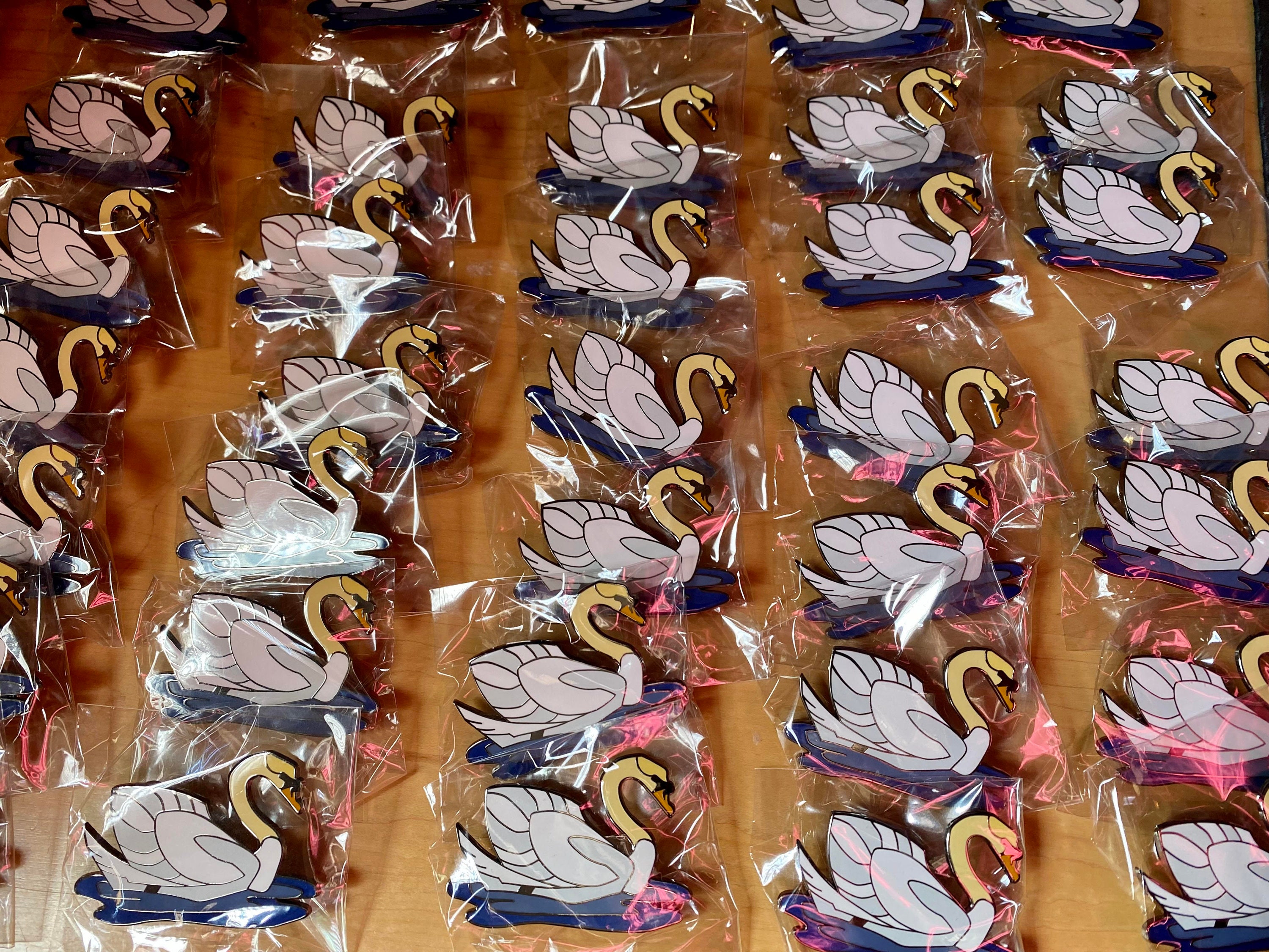 Mute Swan Hard Enamel Pin Swan Pin Bird Pin Animal Pin | Etsy