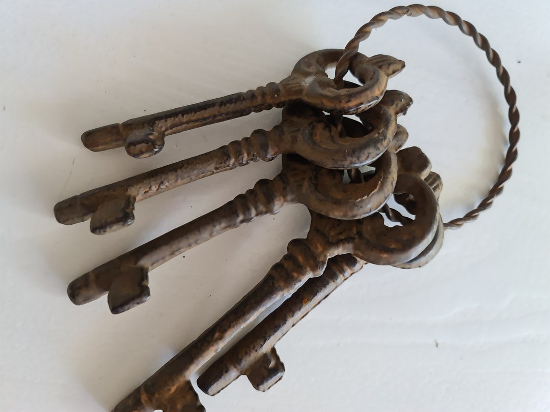 Cast Iron Vintage Keys on Key Ring Set of 5, Antique Bunch of Keys With ...