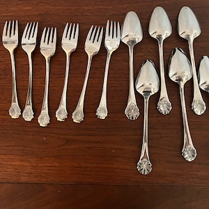 Supreme Cutlery Stainless Steel Japan Shell Pattern Service for 8 Plus ...