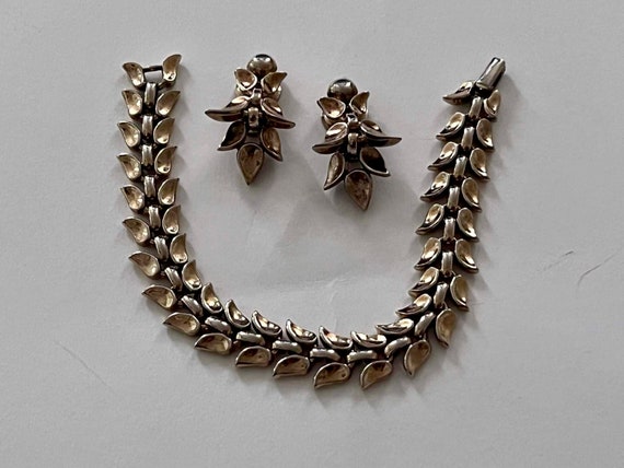 Vintage Trifari PAT. PEND. crown logo gold bracelet w… - Gem