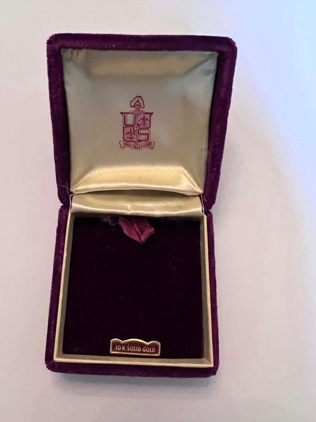 URIS SALES CORP Display Box Red Velvet Jewelry Display Box Vintage ...