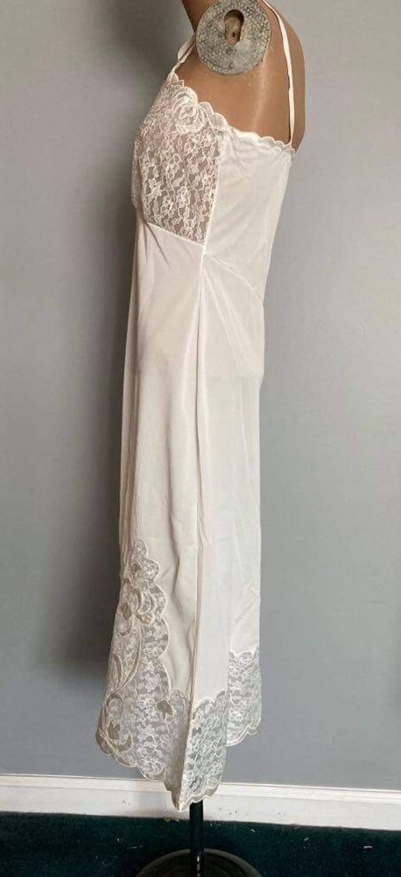 Vintage full slip white lace and faux pearls 100% nyl… - Gem