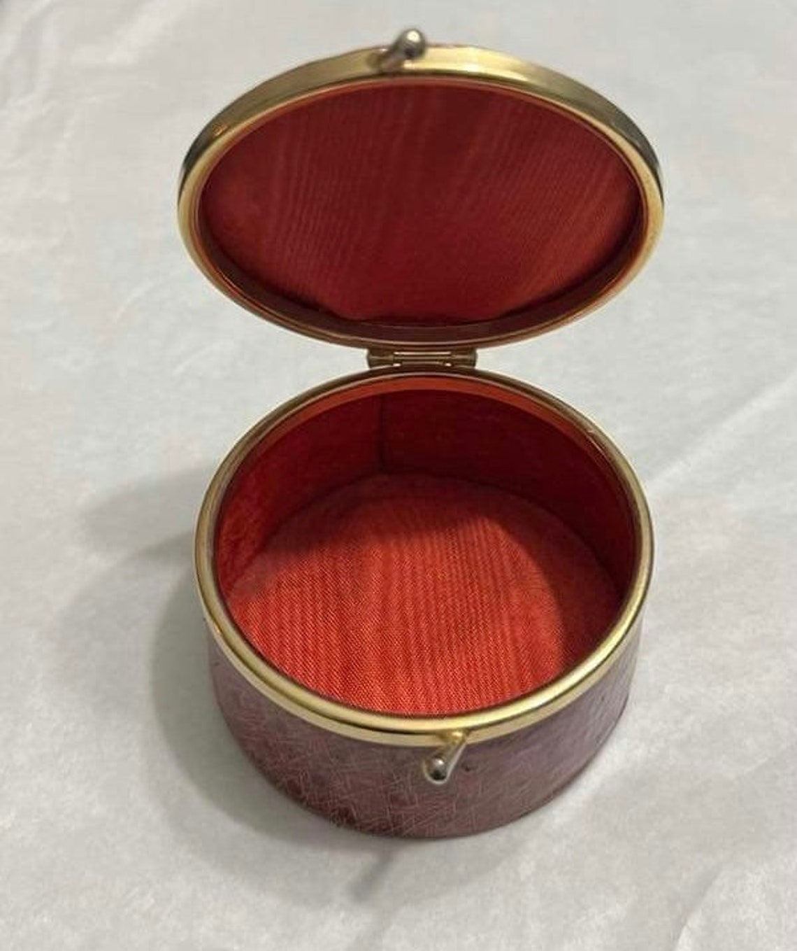 Vintage Round Trinket Box With Lid Kiss Lock Leather Covered - Etsy