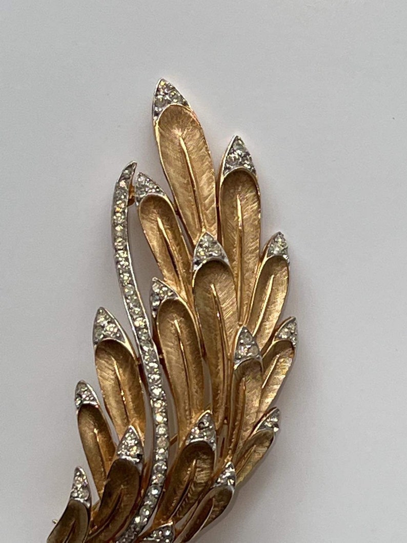 Vintage Crown Trifari Brooch 1950s 1960s Brushed Gold Leaves - Etsy