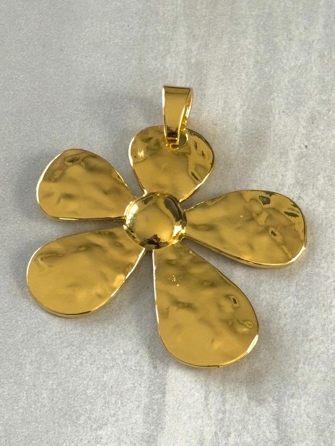1 Extra Large Shiny Gold Flower Pendant - Daisy - Antique Style ...