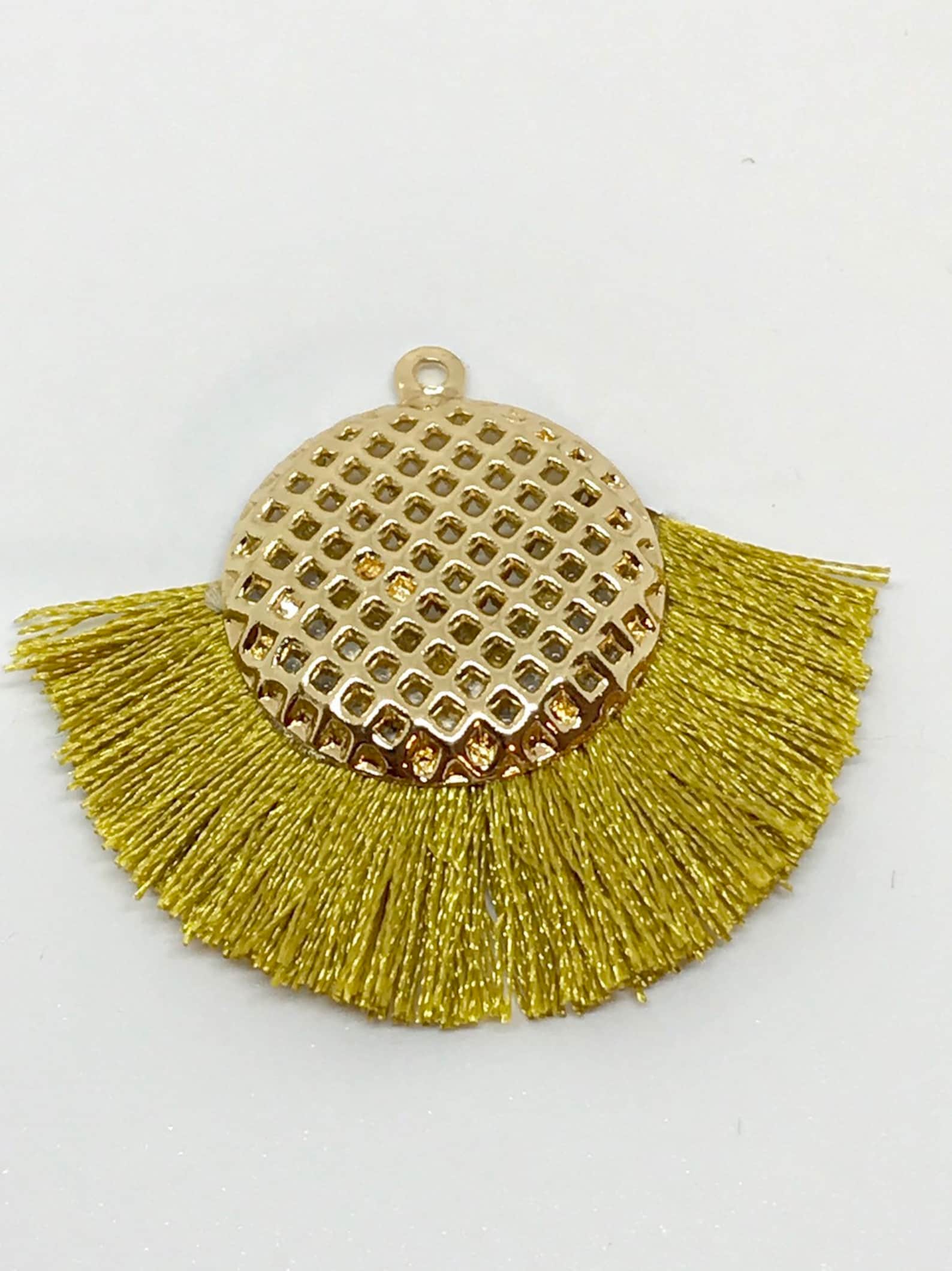 Beautiful fan shaped tassel round center waffle design | Etsy