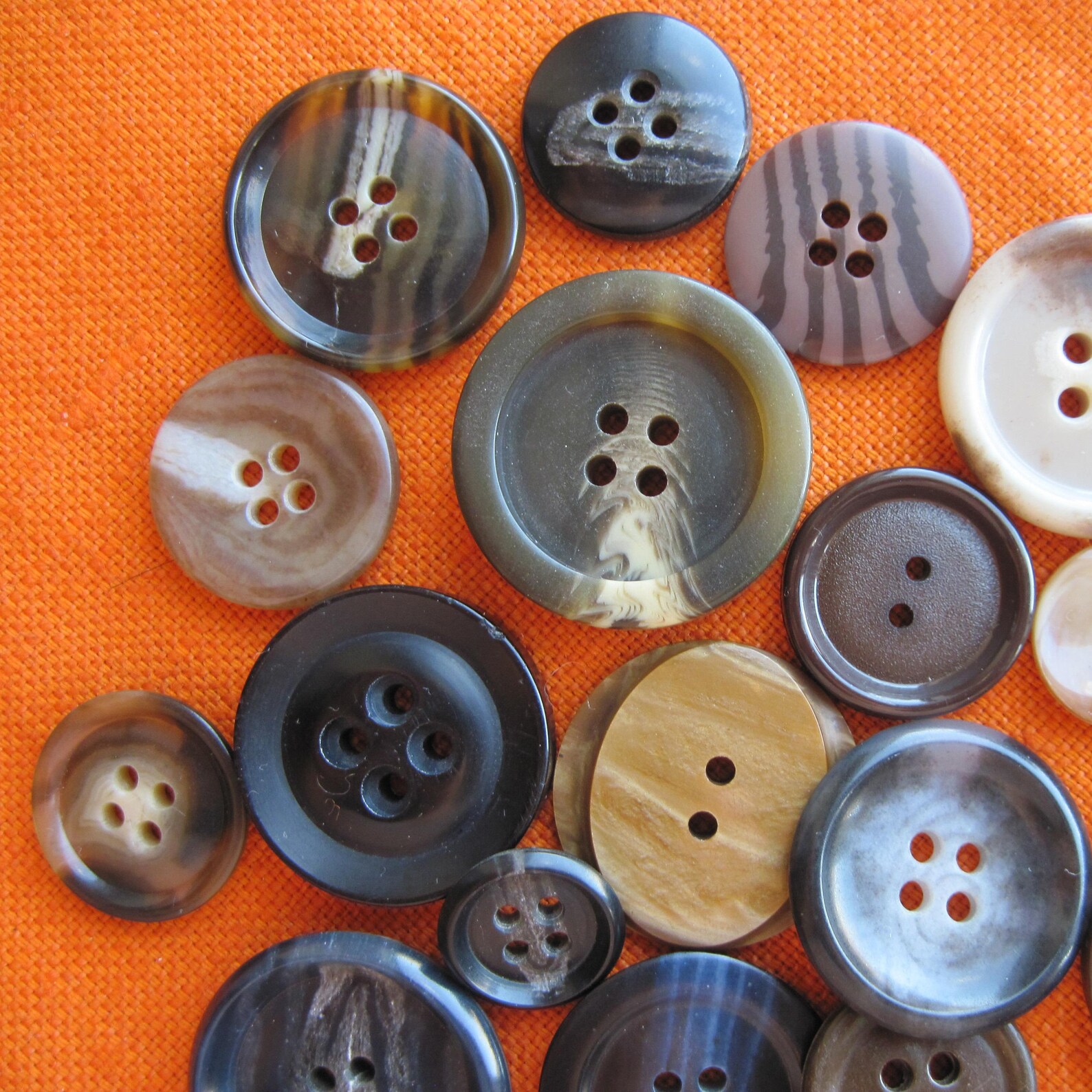 25 Buttons Vintage Different Sizes - Etsy UK