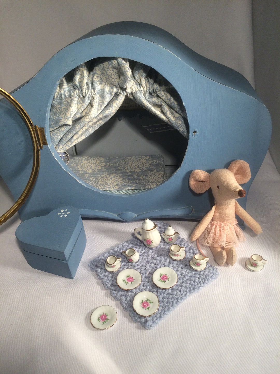 Mouse House in Vintage Mantel Clock With China Tea Set Princess & the ...