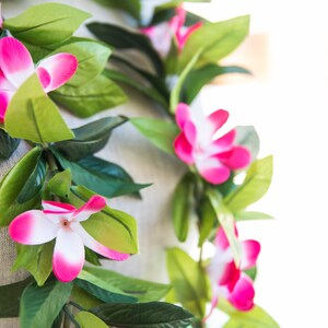 Tea Leaf & Pink Flower Lei - Etsy