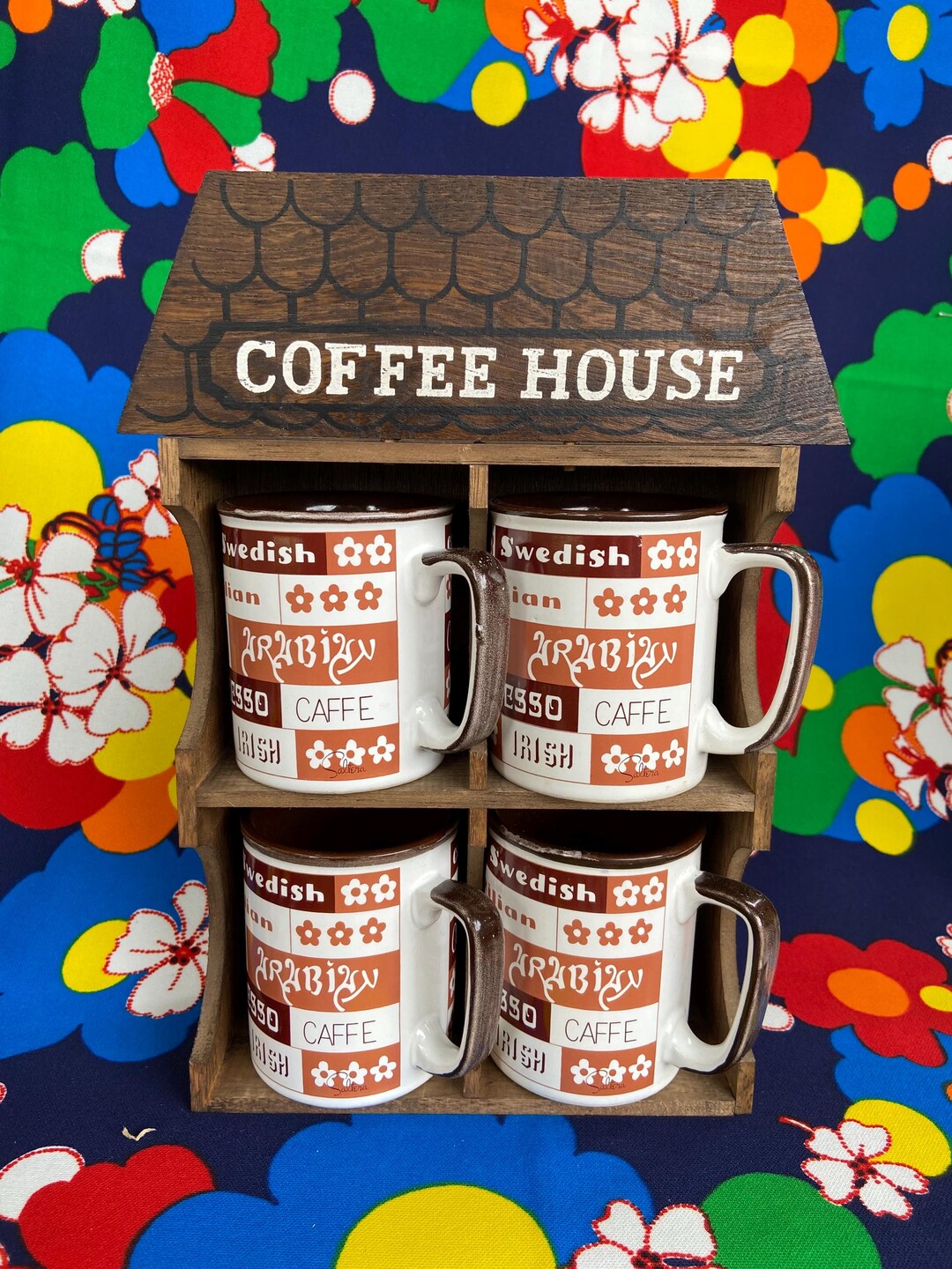 Himark Saltera Coffee House Wooden Mug Shelf and Four Ceramic Mugs NOS ...