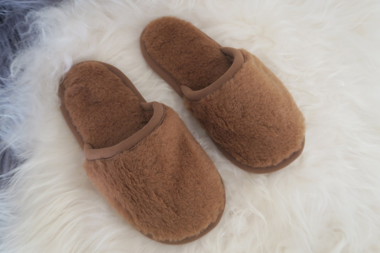 Camel Brown Wool Womens/ Mens Slippers - Ladies Sheepskin Flip Flops ...