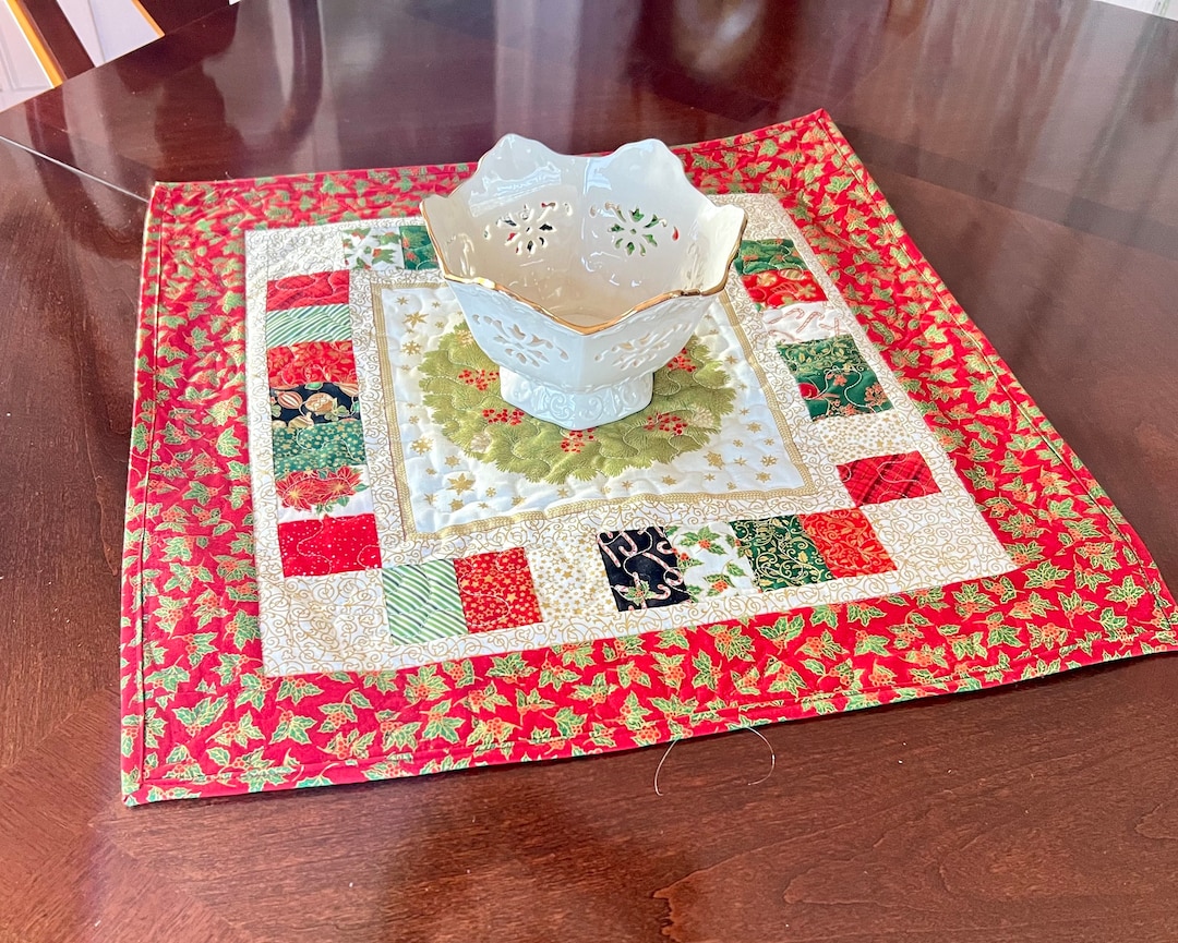 21 Inch Quilted Christmas Table Topper, Christmas Centerpiece Runner ...