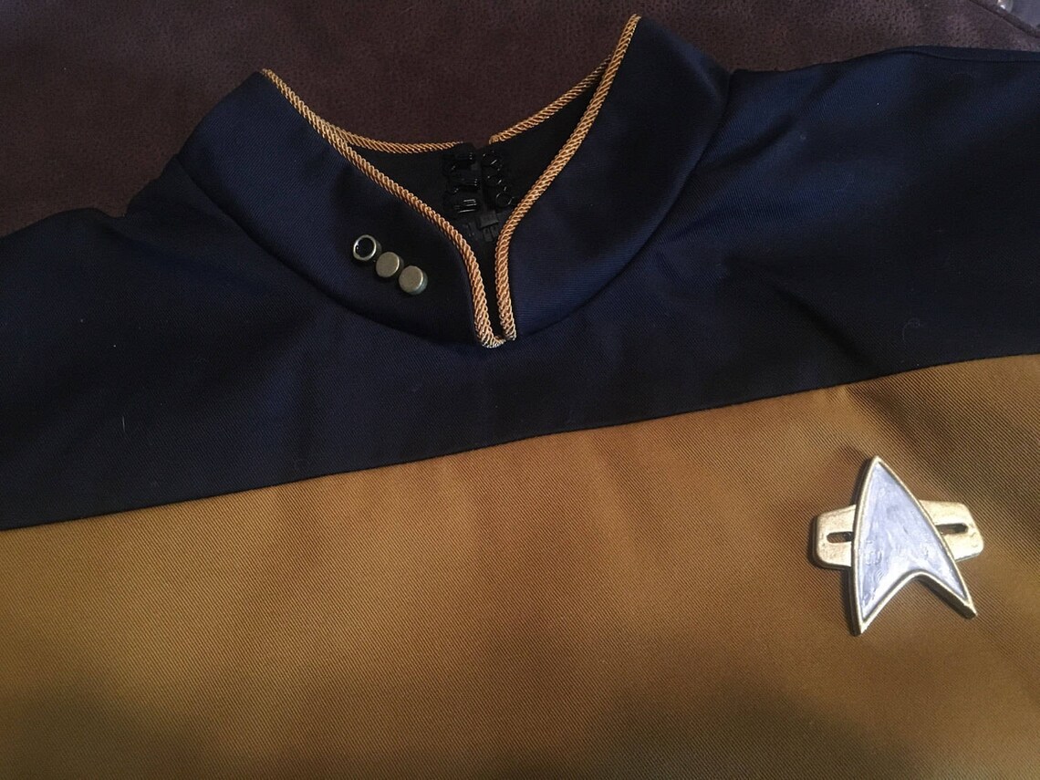 Star Trek TNG/DS9/VOYAGER Uniform Pip's and Com Badge Set - Etsy