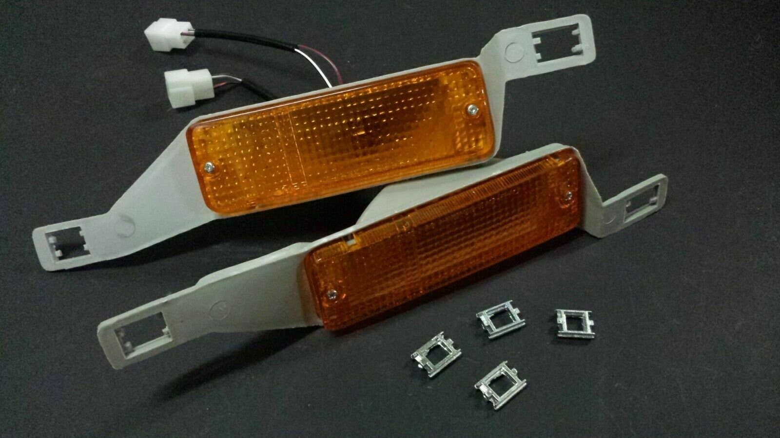 Toyota Corolla KE70 TE71 TE72 DX Front Bumper Parking Turn Signal Light ...