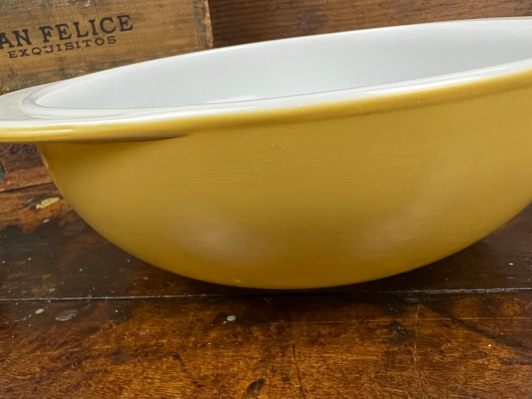 Pyrex Mustard Yellow Round Casserole Dish 024 Serving Bowl Pyrex 2 ...