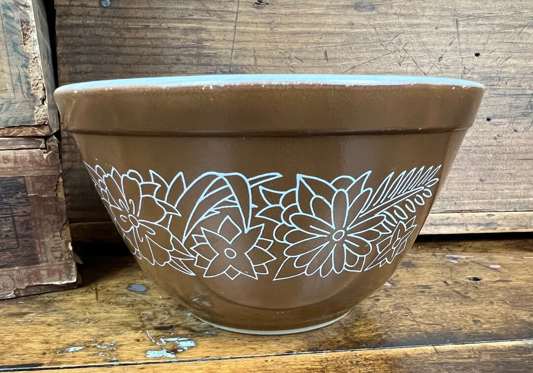 Pyrex WOODLAND Brown Mixing Bowl White Floral Design 401 Nesting Batter ...