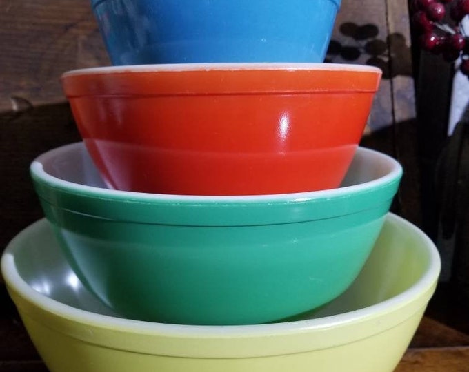 Vintage PYREX Primary Colors SET of Mixing Bowls ~ Yellow Green Blue ...
