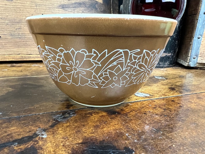 Pyrex WOODLAND Brown Mixing Bowl White Floral Design 401 Nesting Batter ...
