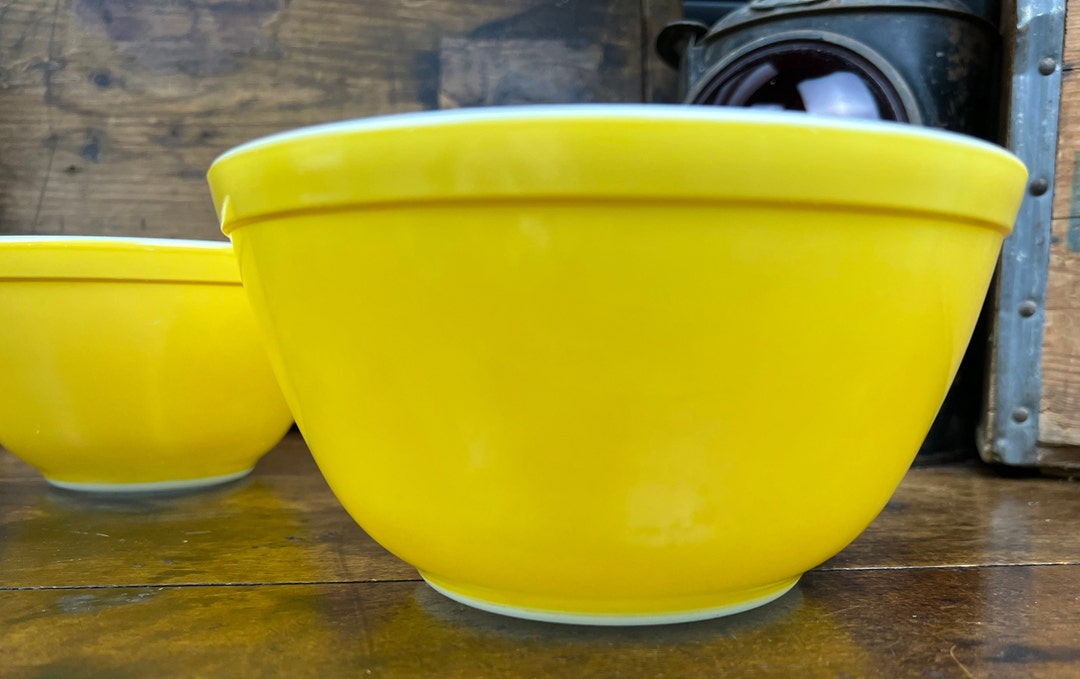 Pyrex YELLOW Mixing Bowls 401 and 402 Size, Two Nesting Batter Bowls ...