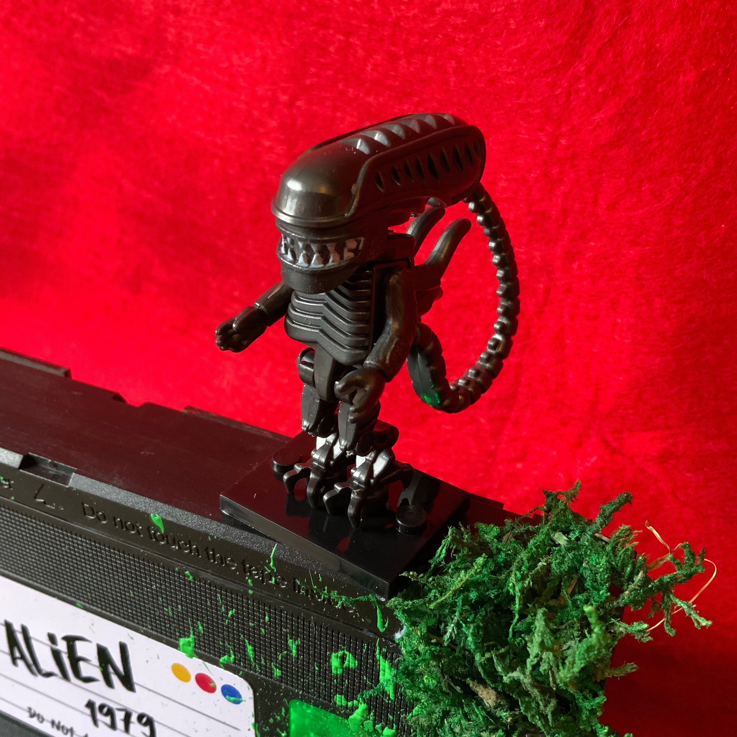 Retro VHS Lamp Alien With Xenomorph and Moss Detail Night | Etsy