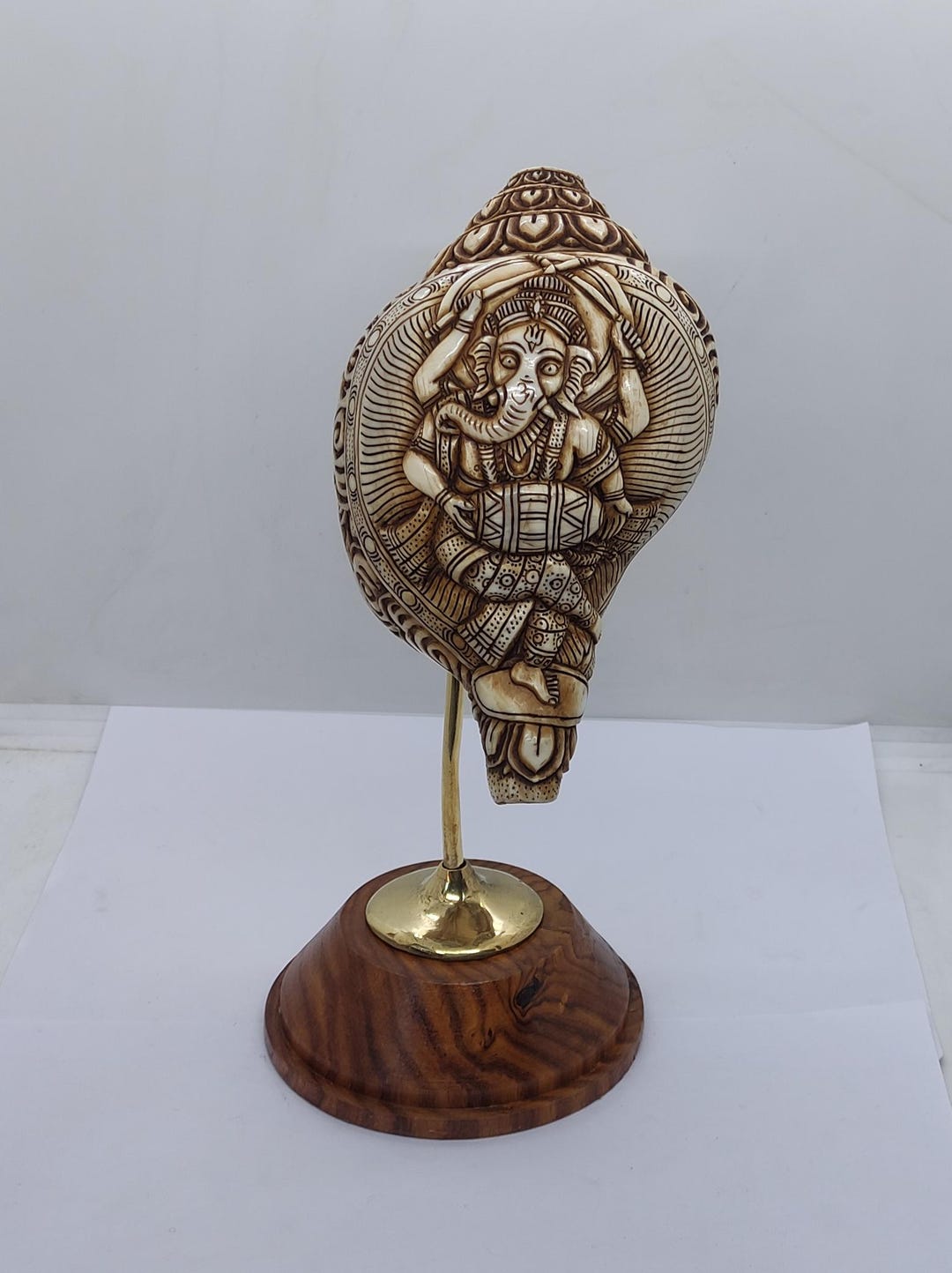 Hindu Priest Ritual Conch Shell Elephant God Shankha Dancing Ganesh ...