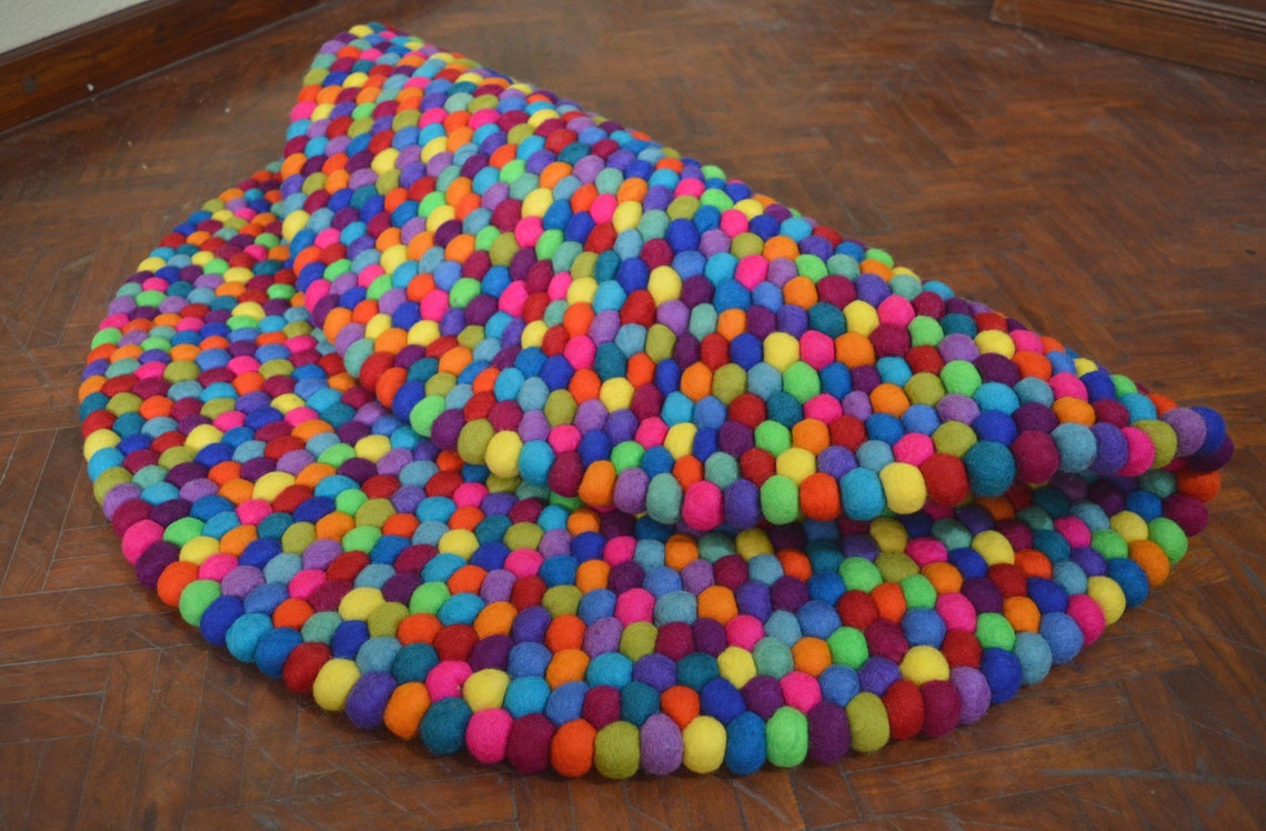 Size 90 Cm to 300 Cm in Diameter Bright Mix Woolen Felt Balls Mat ...