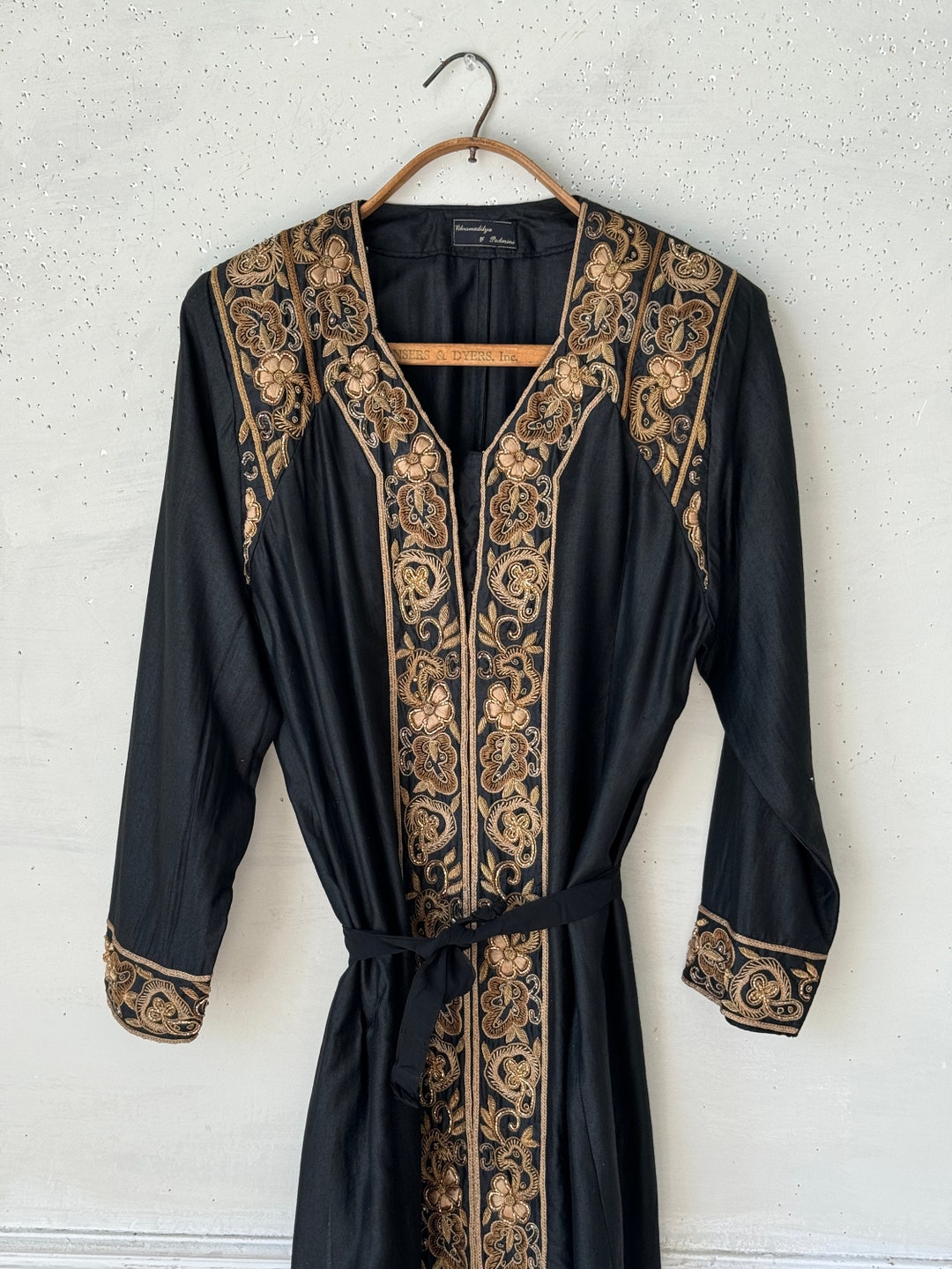 VIKRAMADITYA & PADMINI Large to Medium Indian Designer Black Kaftan ...