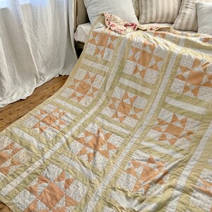 GORGEOUS Faded Floral Fabric Quilt Backed in Patchwork LARGE Queen Size ...