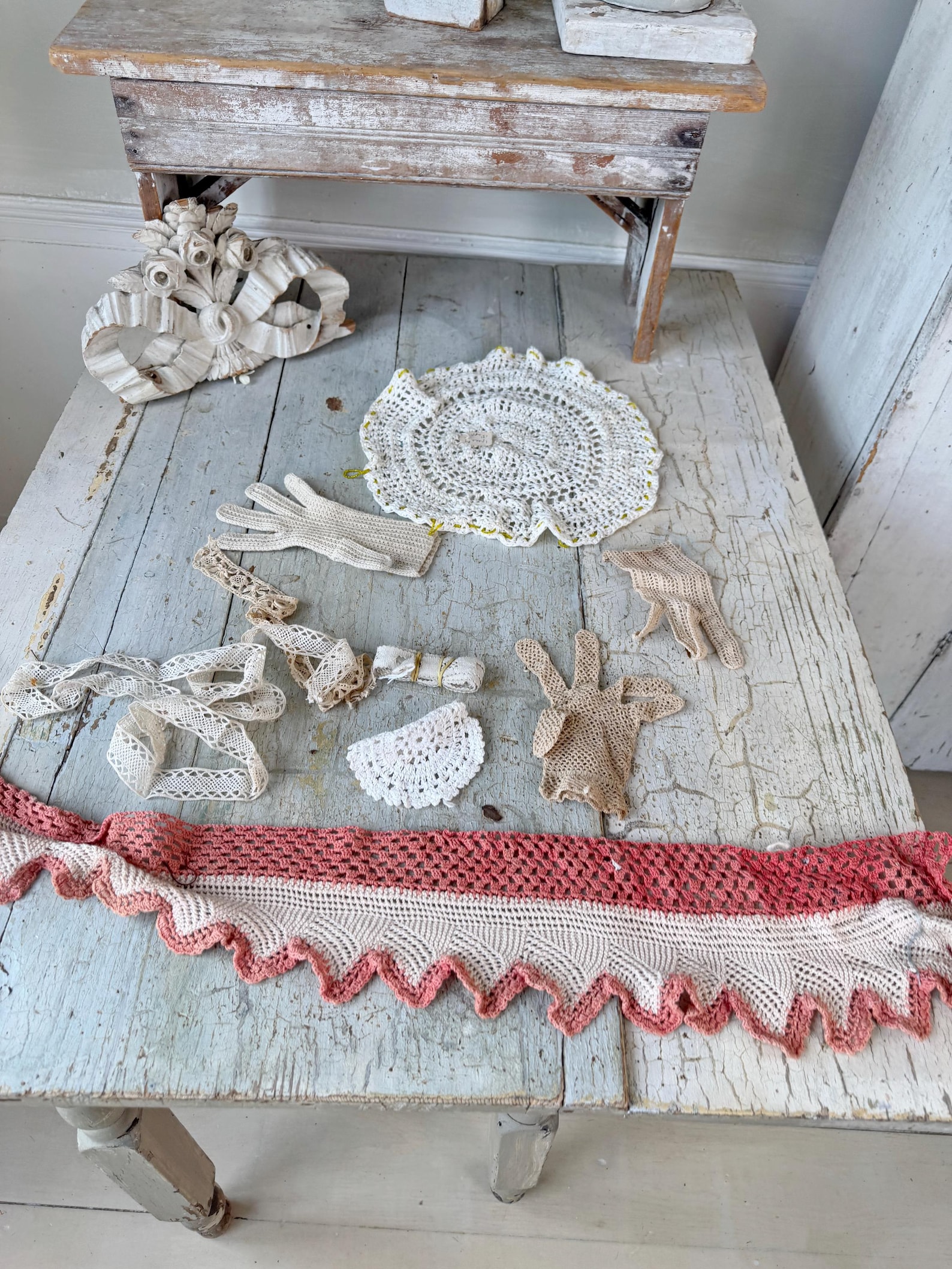 手作りのユニークなレース、フランスのアンティークヴィンテージテキスタイル、人形作り、衣類、枕、農家、みすぼらしいコテージのインテリア ...