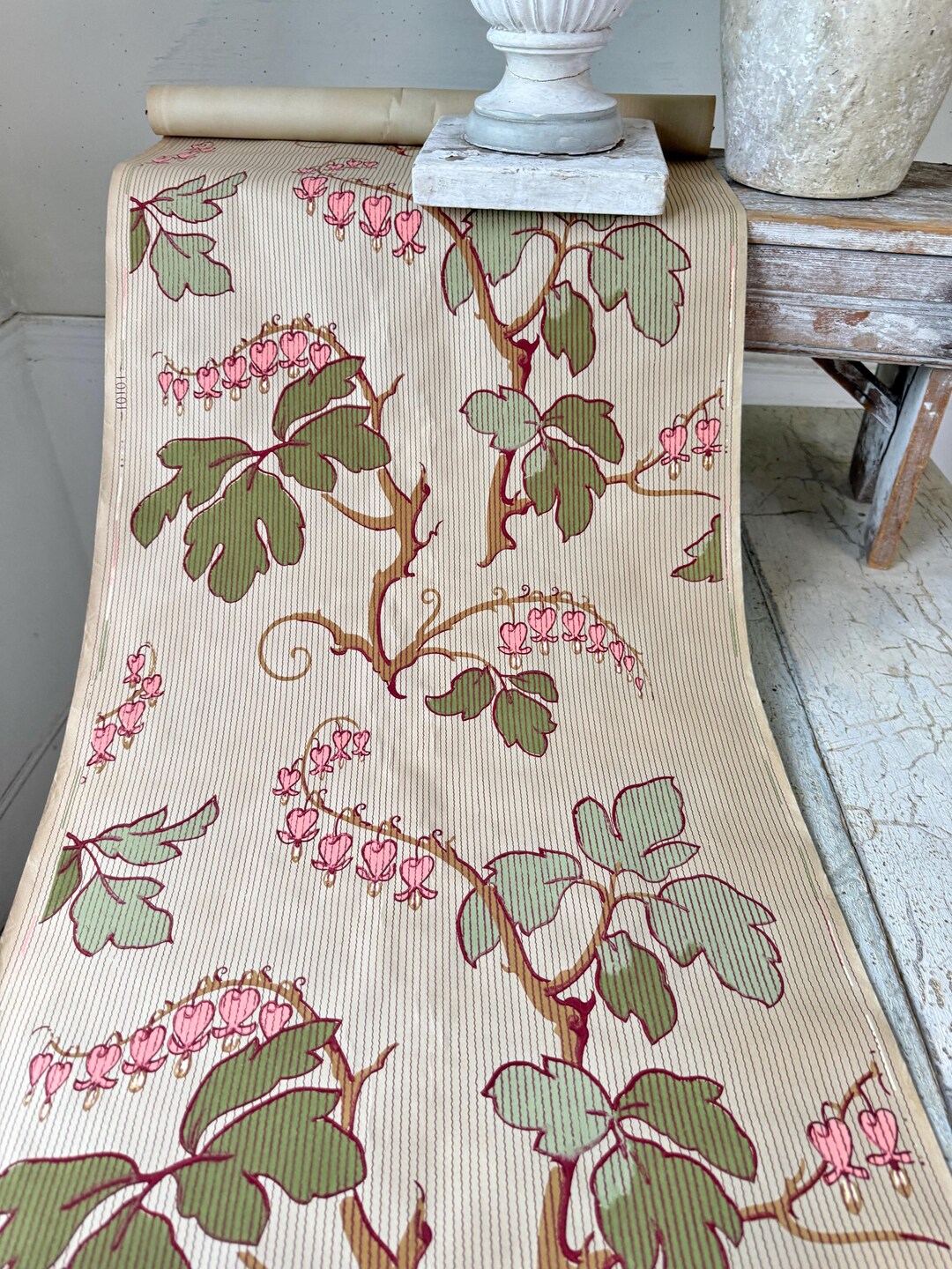 3.5yds (7 Avail) 1920 Wallpaper Bleeding Hearts French Vintage Home ...