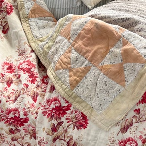 GORGEOUS Faded Floral Fabric Quilt Backed in Patchwork LARGE Queen Size ...