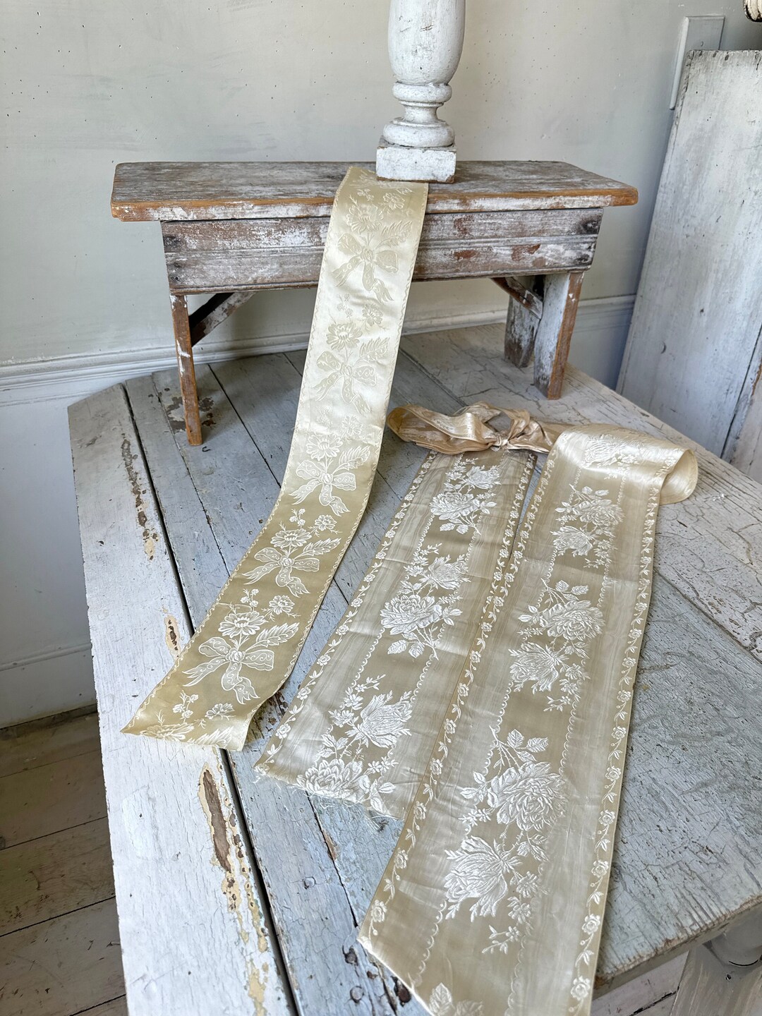AMAZING French 19th Century Gold Silk Crushed Watered Pattern Bows Bow ...