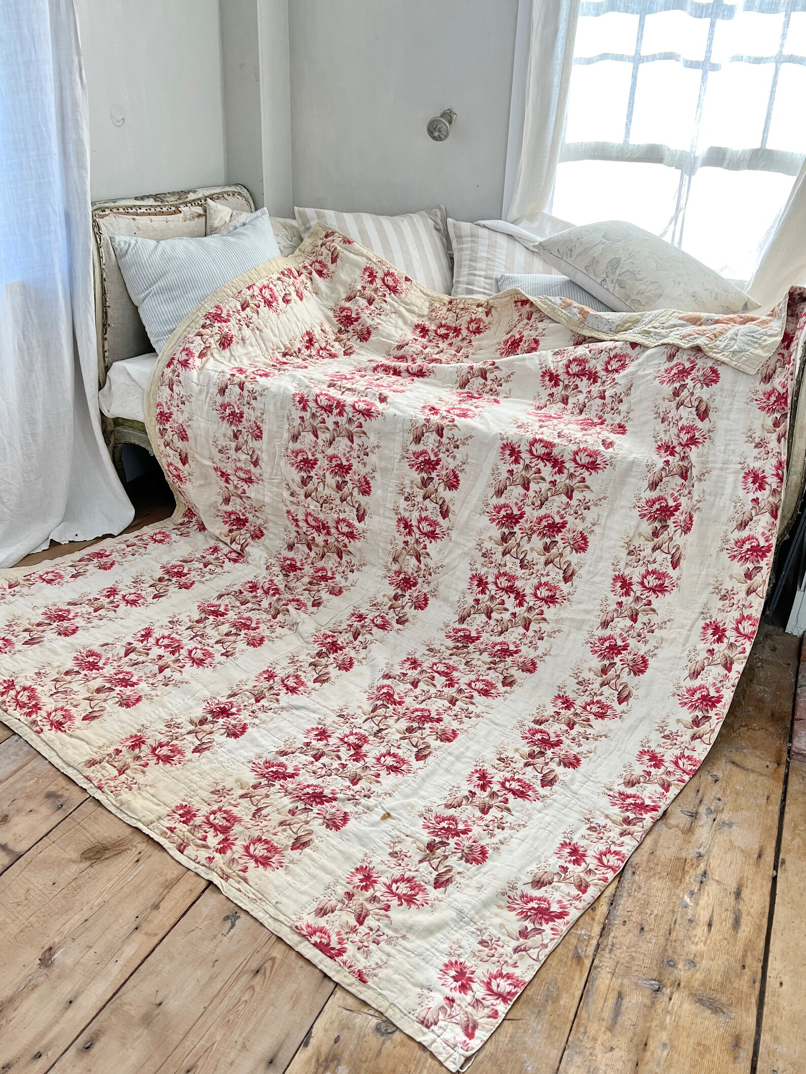GORGEOUS Faded Floral Fabric Quilt Backed in Patchwork LARGE Queen Size ...