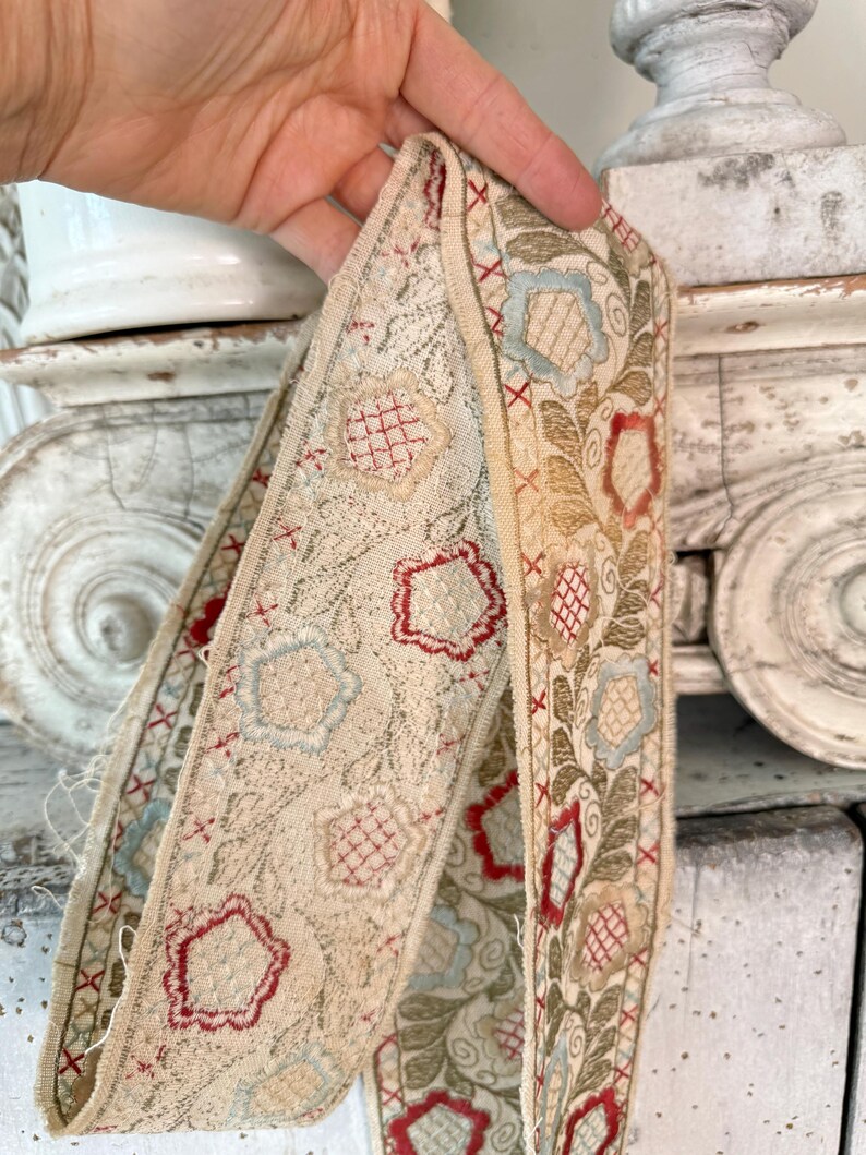 PER 1 YARD Vintage Jacobean Design Neutral Faded Ribbon Trim Border ...