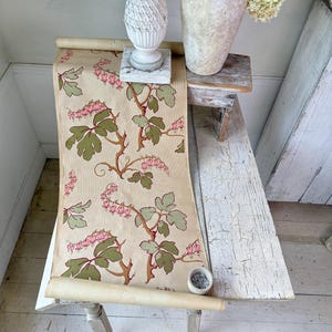 3.5yds (7 Avail) 1920 Wallpaper Bleeding Hearts French Vintage Home ...
