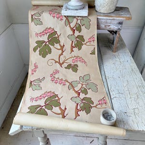 3.5yds (7 Avail) 1920 Wallpaper Bleeding Hearts French Vintage Home ...