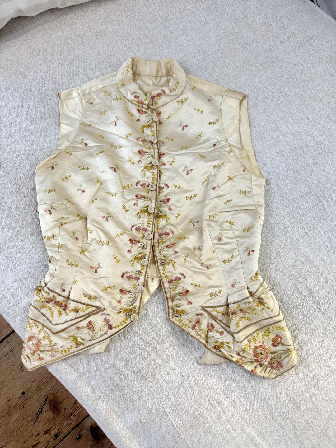 C 1740 18th Century French Waistcoat Vest Silk Embroidered Men's Museum ...