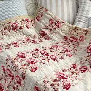 GORGEOUS Faded Floral Fabric Quilt Backed in Patchwork LARGE Queen Size ...