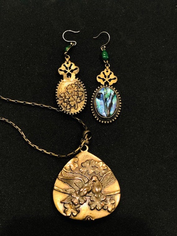 Vintage brass tone with - Gem