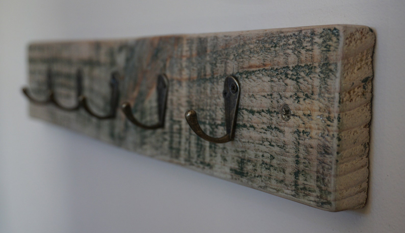 Painted Pallet Wood Key Rack, 5 Key Hooks Recycled Pallet Wood - Etsy