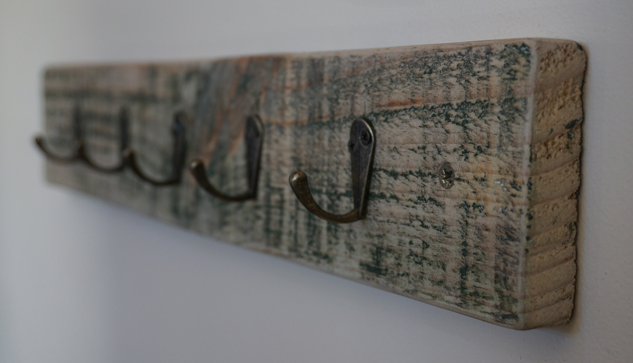Painted Pallet Wood Key Rack, 5 Key Hooks Recycled Pallet Wood - Etsy