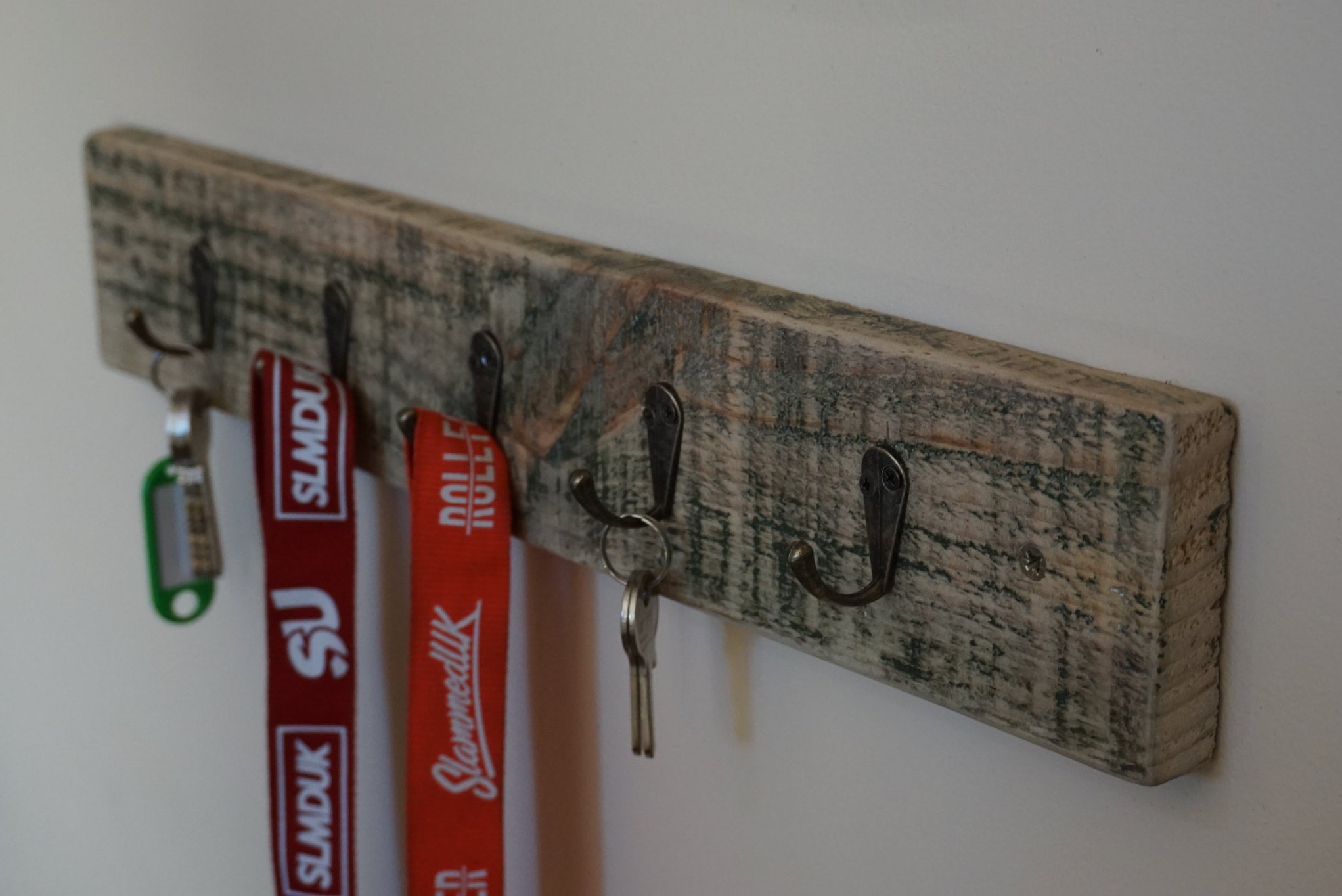 Painted Pallet Wood Key Rack, 5 Key Hooks Recycled Pallet Wood - Etsy
