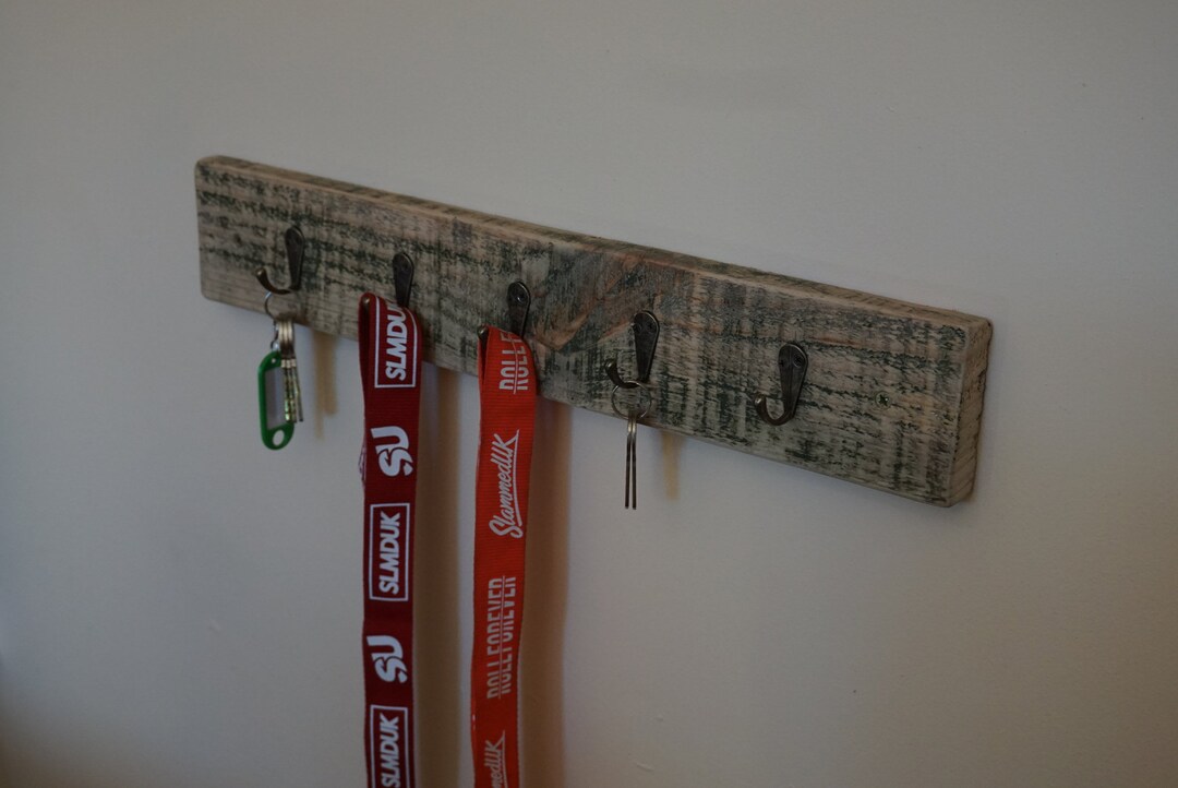Painted Pallet Wood Key Rack, 5 Key Hooks Recycled Pallet Wood - Etsy