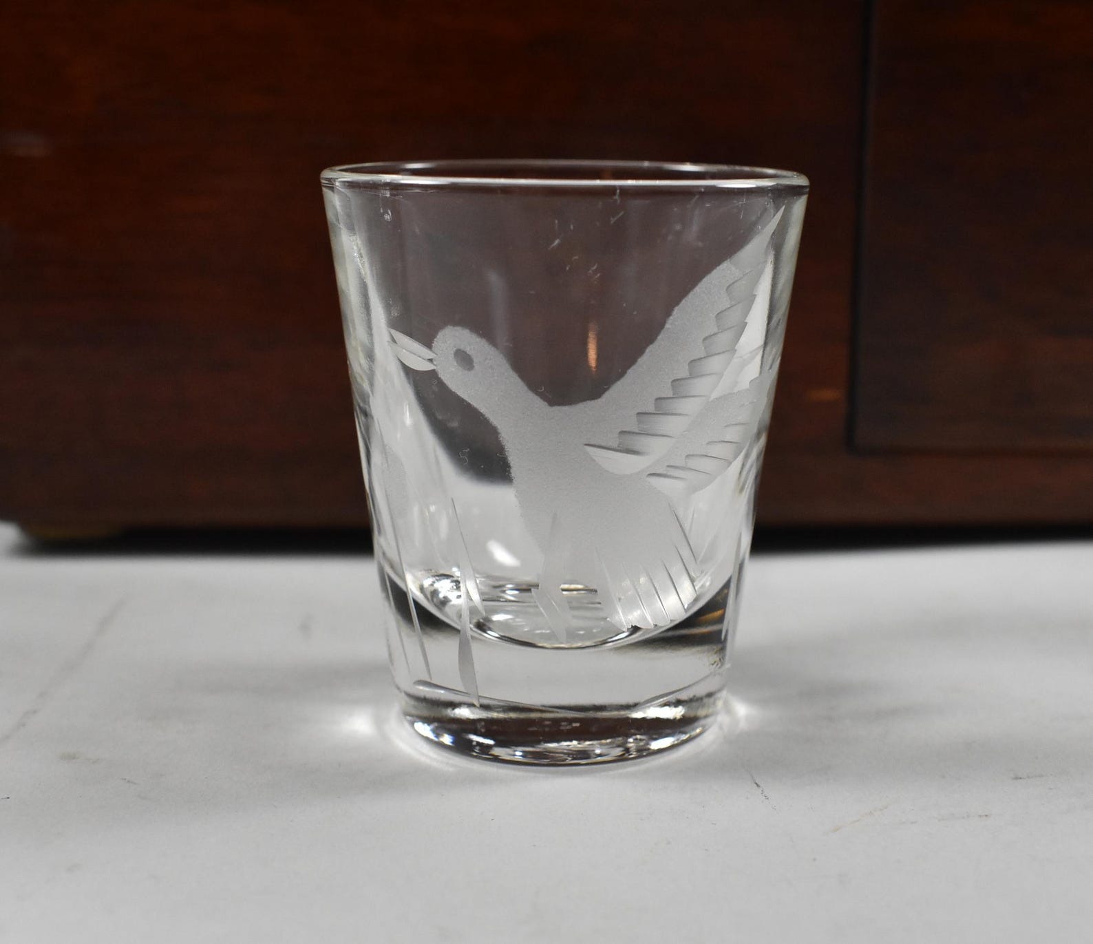 Mahogany Tantalus Liquor Bar Set With Etched Duck Decanters and Glasses ...