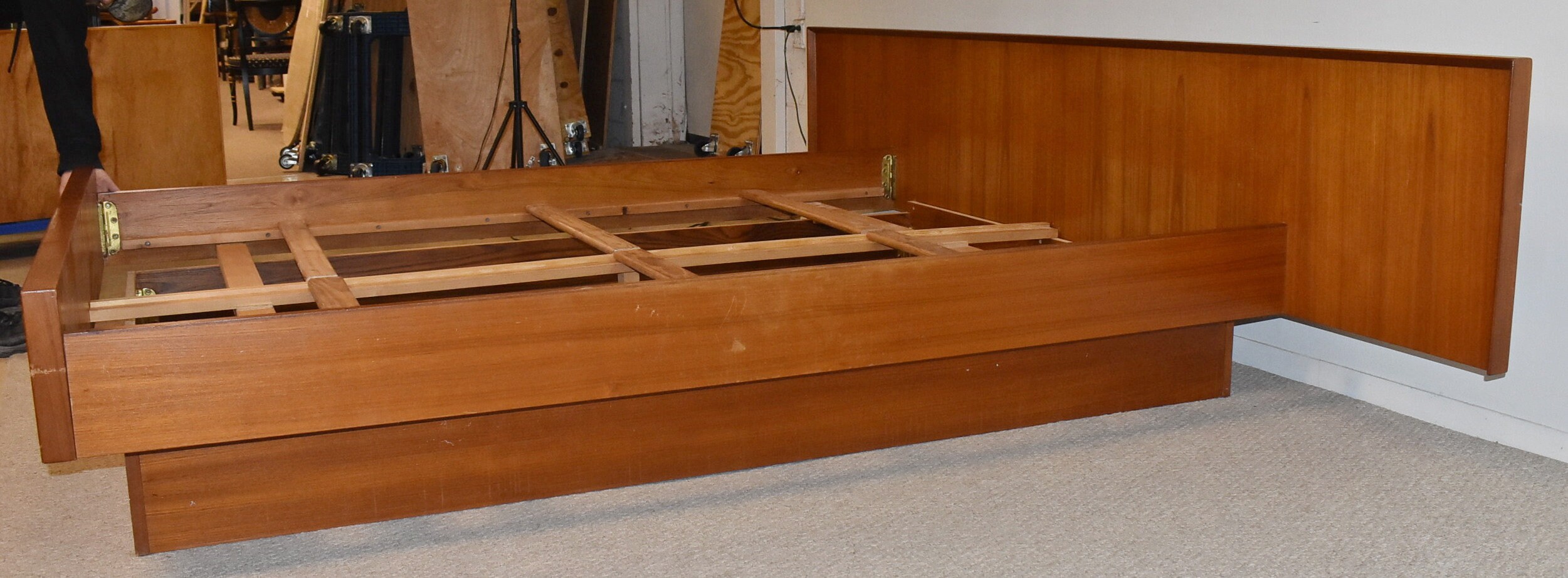 Falster Floating Teak Queen Size Bed - Etsy