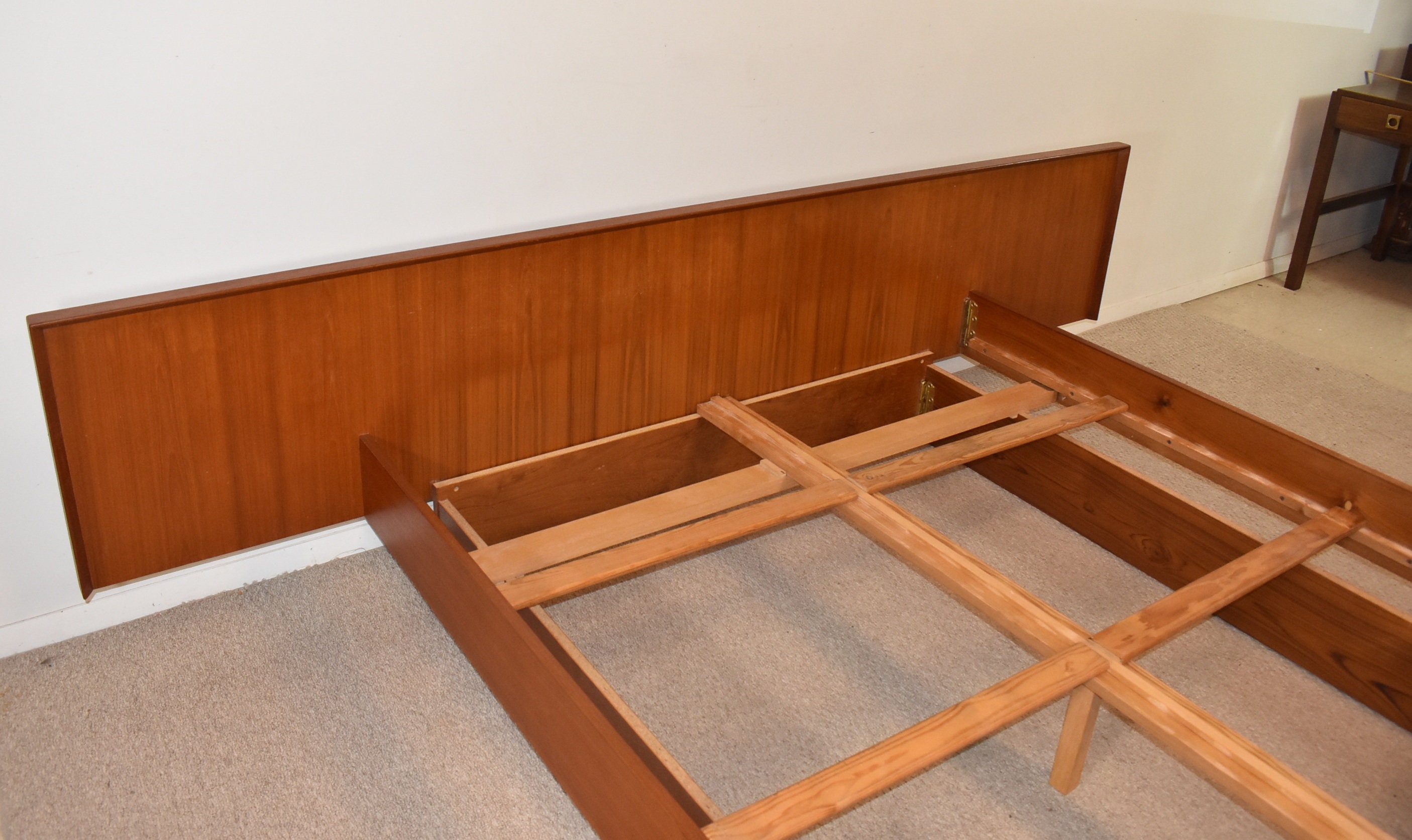 Falster Floating Teak Queen Size Bed - Etsy