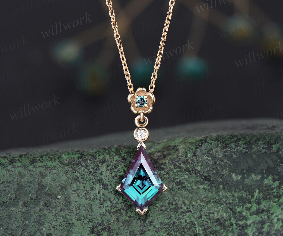 Vintage Kite Cut Alexandrite Necklace Solid 14k Yellow Gold Three Stone ...
