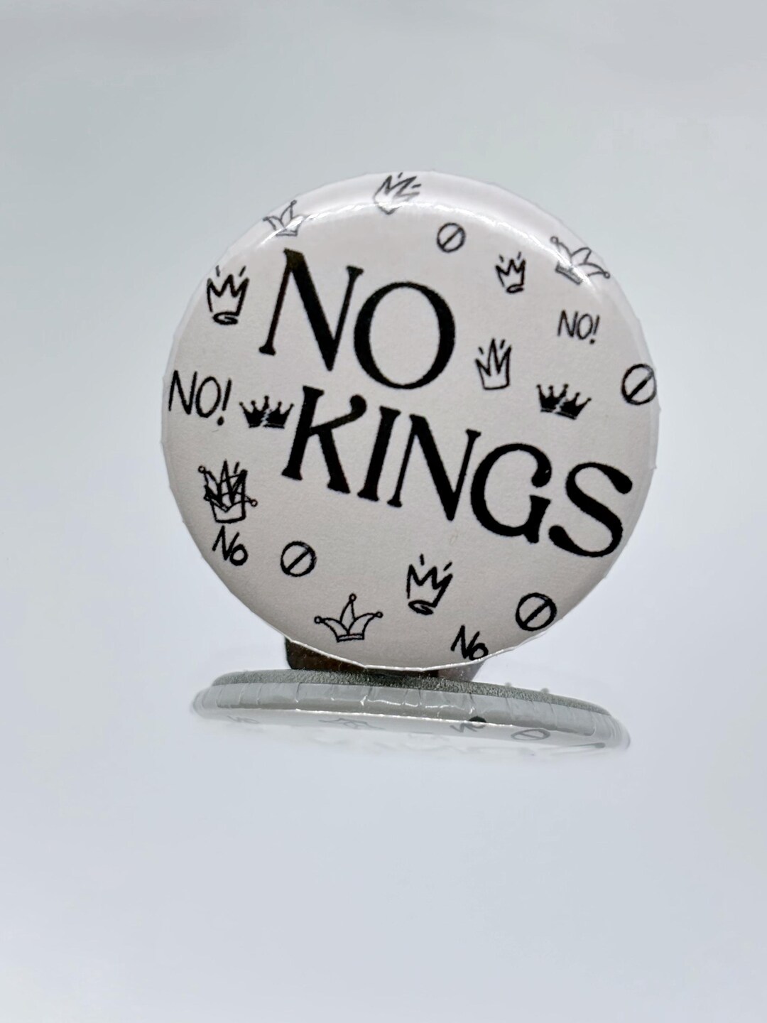 No Kings - B Grade Button Pin - Etsy