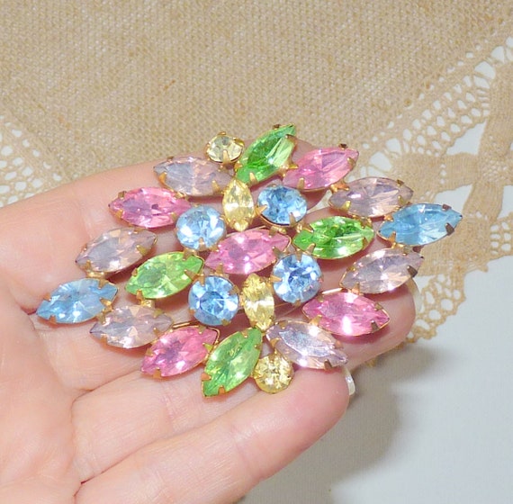 Large Gold Tone Vintage Pin Jewelry Big Retro Rhinest… - Gem